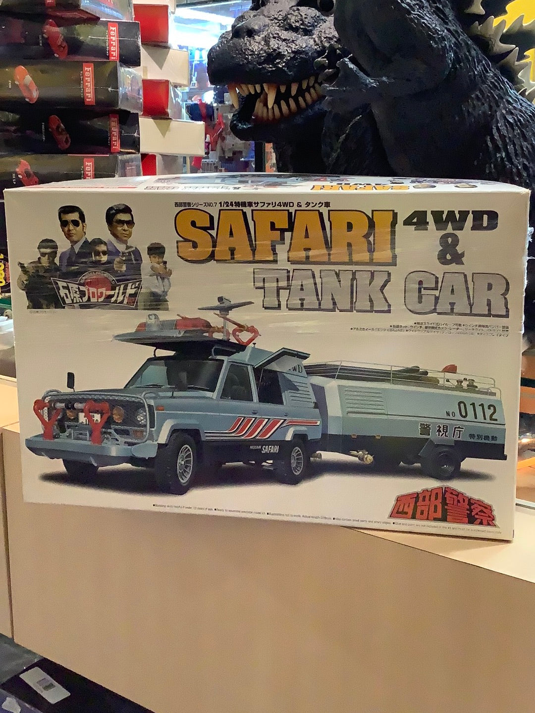 safari 4wd and tank car model kit